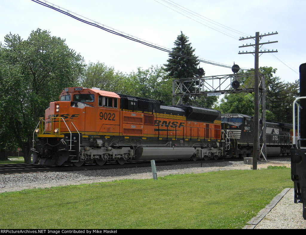 BNSF 9022